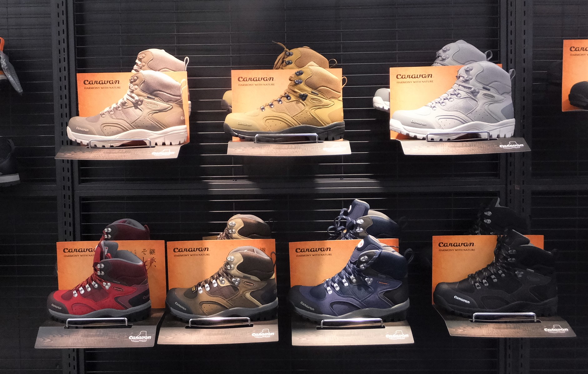 登山入門者から使える「キャラバンシューズ」の定番「C1_02S」に3色のアースカラーが加わる | シューズポストオンライン｜シューズ専門の総合 ...